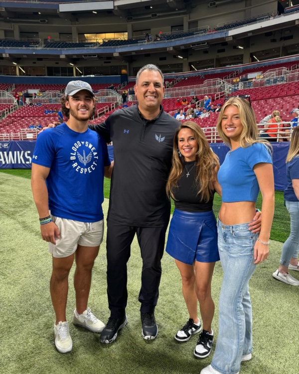 Battlehawks Coach Anthony Becht Opens Up About UFL Success, Son and ...